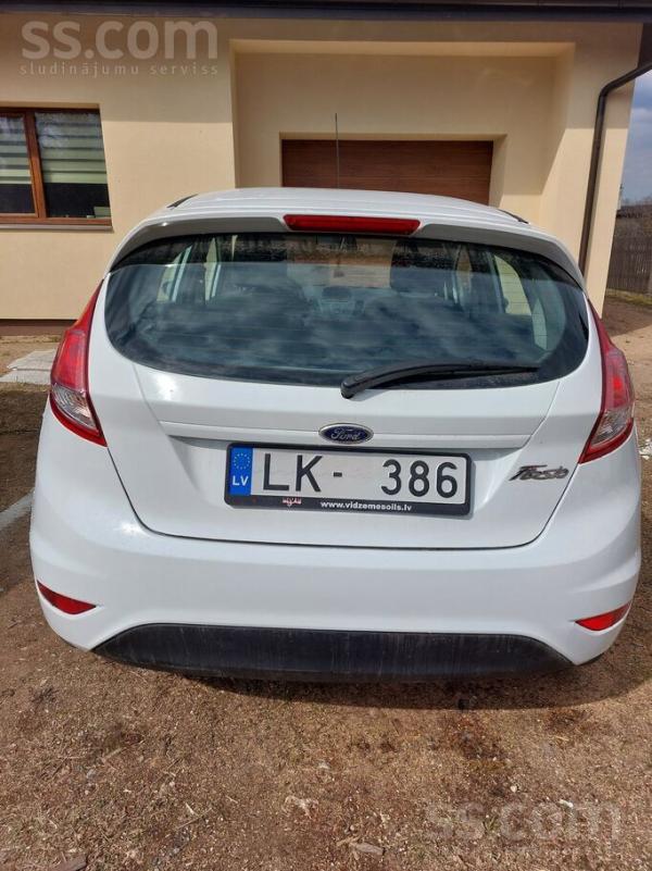 White Ford Fiesta 2016 in Cesis, with an engine capacity of 1.20 L and mileage of 56 thousand km for 5000 €, photo 7 on AUTOMOTO.COM.LV