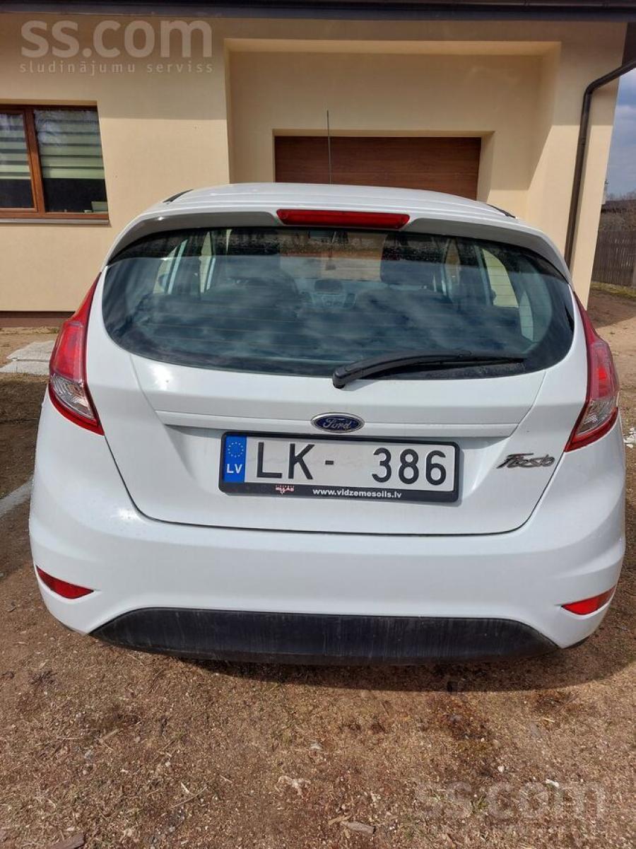 White Ford Fiesta 2016 in Cesis, with an engine capacity of 1.20 L and mileage of 56 thousand km for 5000 €, photo 7 on AUTOMOTO.COM.LV
