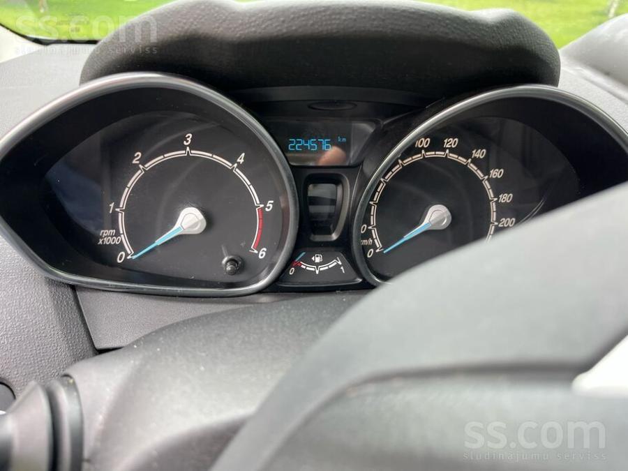 White Ford Fiesta 2016 in Cesis, with an engine capacity of 1.50 L and mileage of 224 thousand km for 5250 €, photo 6 on AUTOMOTO.COM.LV