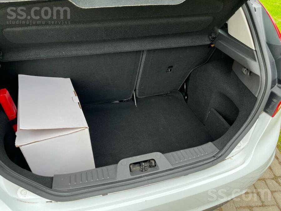 White Ford Fiesta 2016 in Cesis, with an engine capacity of 1.50 L and mileage of 224 thousand km for 5250 €, photo 9 on AUTOMOTO.COM.LV