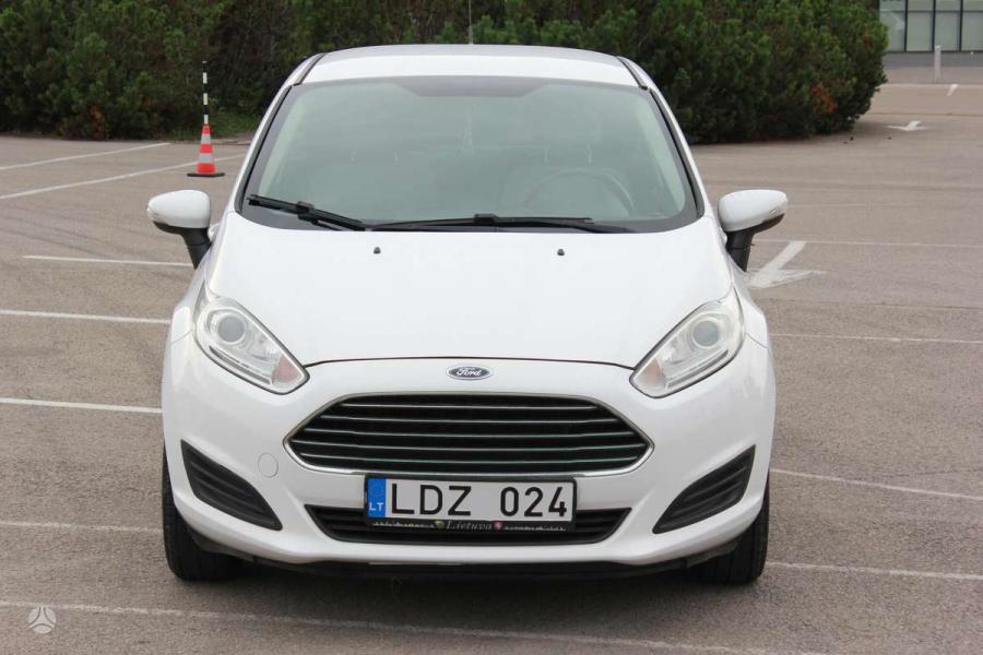 White Ford Fiesta 2016 in Siauliai, with an engine capacity of 1.60 L and mileage of 61 thousand km for 6800 €, photo 3 on AUTOMOTO.COM.LV