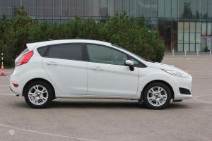 White Ford Fiesta 2016 in Siauliai, with an engine capacity of 1.60 L and mileage of 61 thousand km for 6800 €, photo 6 on AUTOMOTO.COM.LV