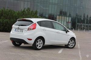 White Ford Fiesta 2016 in Siauliai, with an engine capacity of 1.60 L and mileage of 61 thousand km for 6800 €, photo 7 on AUTOMOTO.COM.LV
