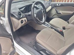 White Ford Fiesta 2016 in Siauliai, with an engine capacity of 1.60 L and mileage of 61 thousand km for 6800 €, photo 9 on AUTOMOTO.COM.LV
