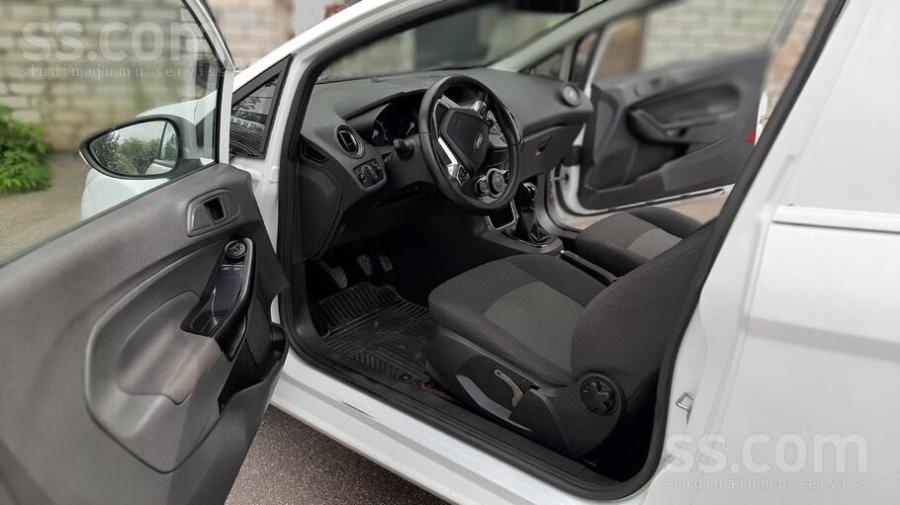 White Ford Fiesta 2016 in Riga, with an engine capacity of 1.20 L and mileage of 136 thousand km for 3290 €, photo 6 on AUTOMOTO.COM.LV