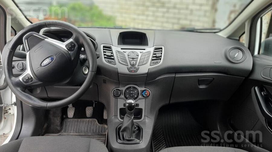 White Ford Fiesta 2016 in Riga, with an engine capacity of 1.20 L and mileage of 136 thousand km for 3290 €, photo 7 on AUTOMOTO.COM.LV