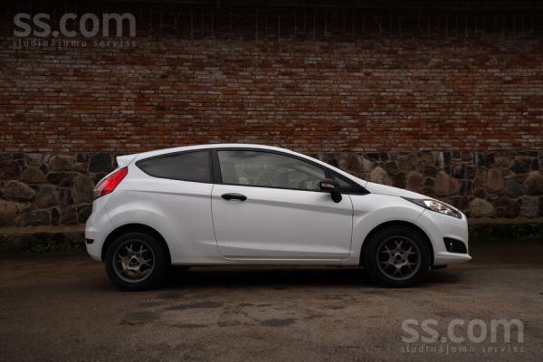 White Ford Fiesta 2016 in Riga, with an engine capacity of 1.50 L and mileage of 253 thousand km for 3500 €, photo 4 on AUTOMOTO.COM.LV