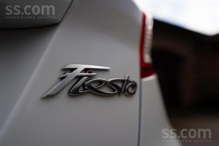 White Ford Fiesta 2016 in Riga, with an engine capacity of 1.50 L and mileage of 253 thousand km for 3500 €, photo 7 on AUTOMOTO.COM.LV