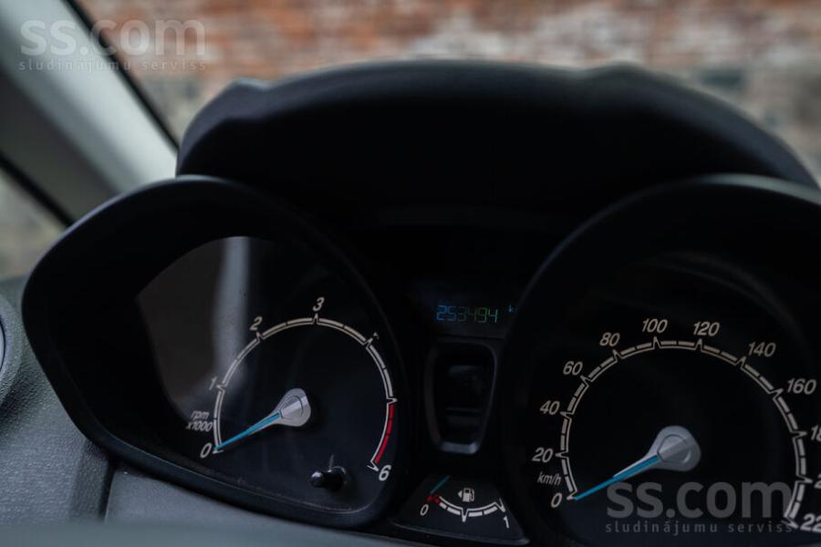 White Ford Fiesta 2016 in Riga, with an engine capacity of 1.50 L and mileage of 253 thousand km for 3500 €, photo 8 on AUTOMOTO.COM.LV