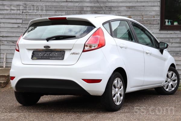 Ford Fiesta 2016 in Valmiera on AUTOMOTO.COM.LV White Ford Fiesta 2016 in Valmiera, with an engine capacity of 1.50 L and mileage of 225 thousand km for 4950 €, photo 4 on AUTOMOTO.COM.LV