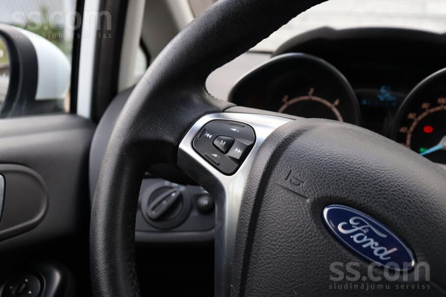 Balts Ford Fiesta 2016 Valmiera, ar dzinēja tilpumu 1.50 L un nobraukumu 225 tūkst. km par 4950 €, foto 15 vietnē AUTOMOTO.COM.LV