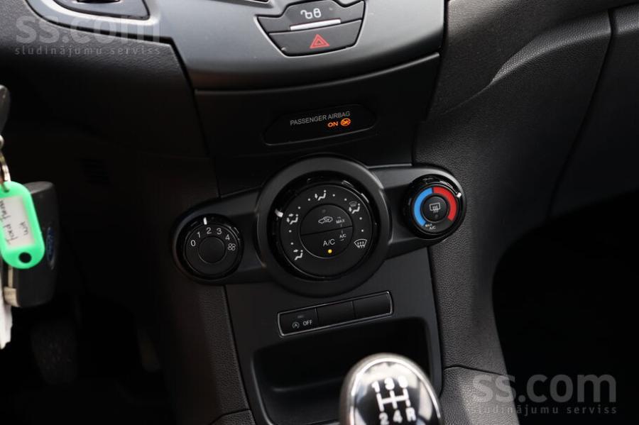 Balts Ford Fiesta 2016 Valmiera, ar dzinēja tilpumu 1.50 L un nobraukumu 225 tūkst. km par 4950 €, foto 17 vietnē AUTOMOTO.COM.LV