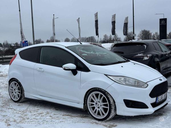 White Ford Fiesta 2017 in Vilnius, with an engine capacity of 1.00 L and mileage of 149 thousand km for 7000 €, photo 1 on AUTOMOTO.COM.LV