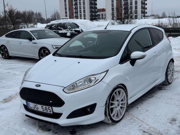 White Ford Fiesta 2017 in Vilnius, with an engine capacity of 1.00 L and mileage of 149 thousand km for 7000 €, photo 3 on AUTOMOTO.COM.LV
