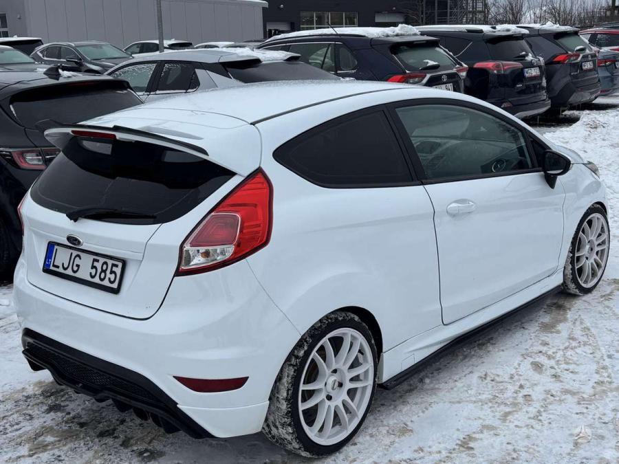 Balts Ford Fiesta 2017 Viļņa, ar dzinēja tilpumu 1.00 L un nobraukumu 149 tūkst. km par 7000 €, foto 5 vietnē AUTOMOTO.COM.LV
