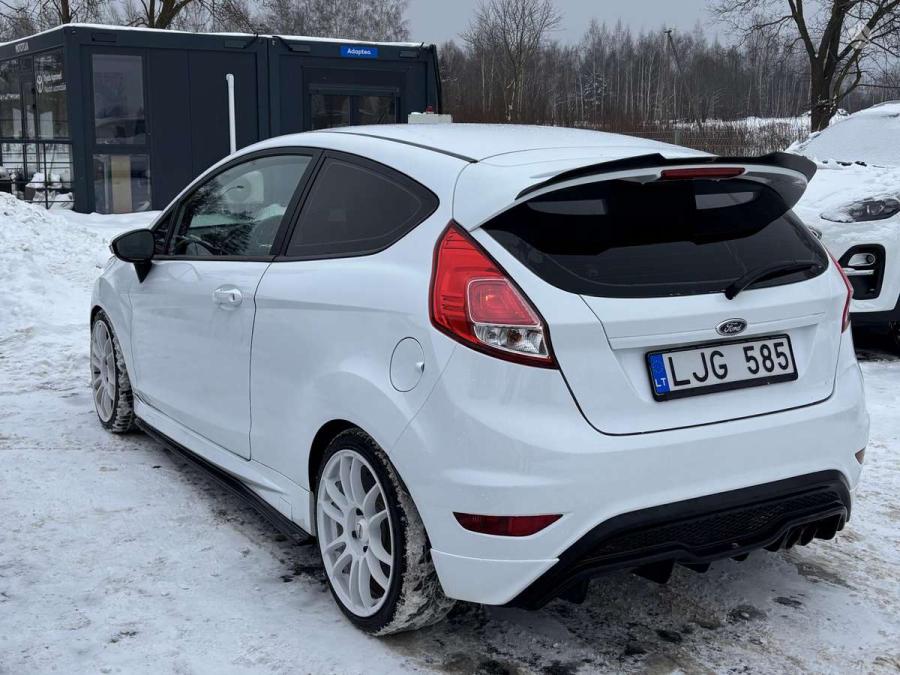 Balts Ford Fiesta 2017 Viļņa, ar dzinēja tilpumu 1.00 L un nobraukumu 149 tūkst. km par 7000 €, foto 6 vietnē AUTOMOTO.COM.LV