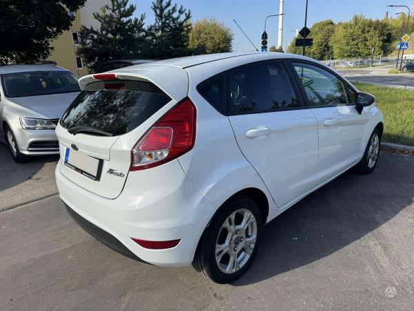 Ford Fiesta 2017 Viļņa vietnē Balts Ford Fiesta 2017 Viļņa, ar dzinēja tilpumu 1.50 L un nobraukumu 120 tūkst. km par 4700 €, foto 9 vietnē AUTOMOTO.COM.LV