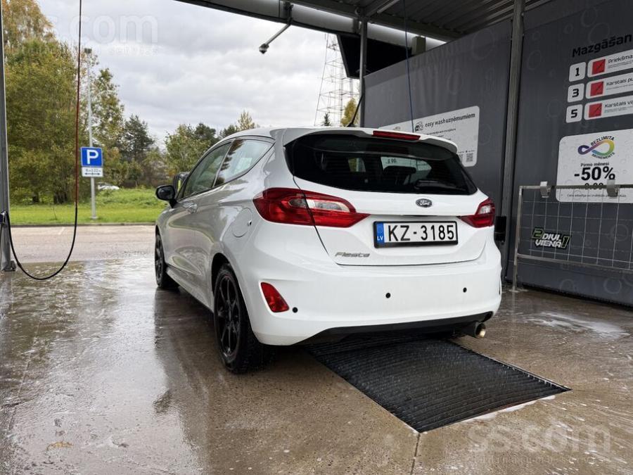White Ford Fiesta 2017 in Valmiera, with an engine capacity of 1.50 L and mileage of 131 thousand km for 3900 €, photo 4 on AUTOMOTO.COM.LV