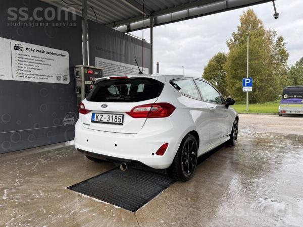 Balts Ford Fiesta 2017 Valmiera, ar dzinēja tilpumu 1.50 L un nobraukumu 131 tūkst. km par 3900 €, foto 5 vietnē AUTOMOTO.COM.LV