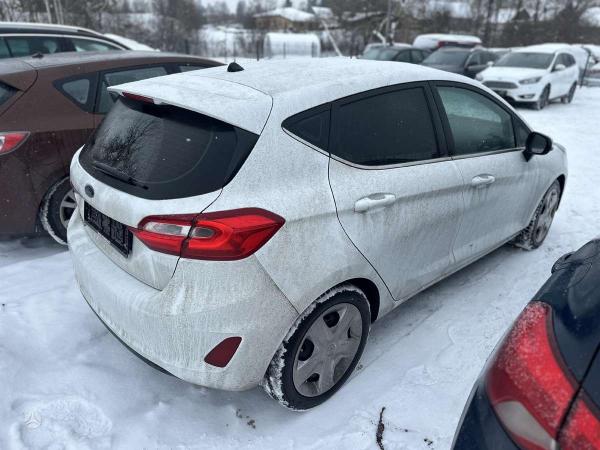 White Ford Fiesta 2018 in Vilnius, with an engine capacity of 1.00 L and mileage of 230 thousand km for 4950 €, photo 4 on AUTOMOTO.COM.LV