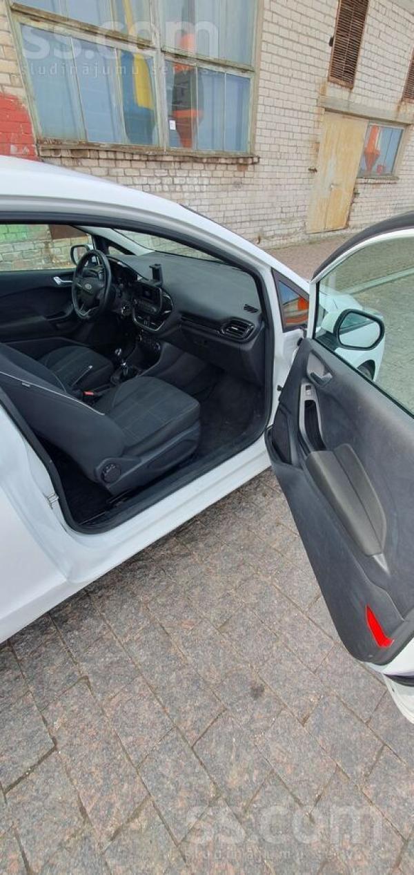 White Ford Fiesta 2018 in Ventspils, with an engine capacity of 1.50 L and mileage of 300 thousand km for 3300 €, photo 8 on AUTOMOTO.COM.LV