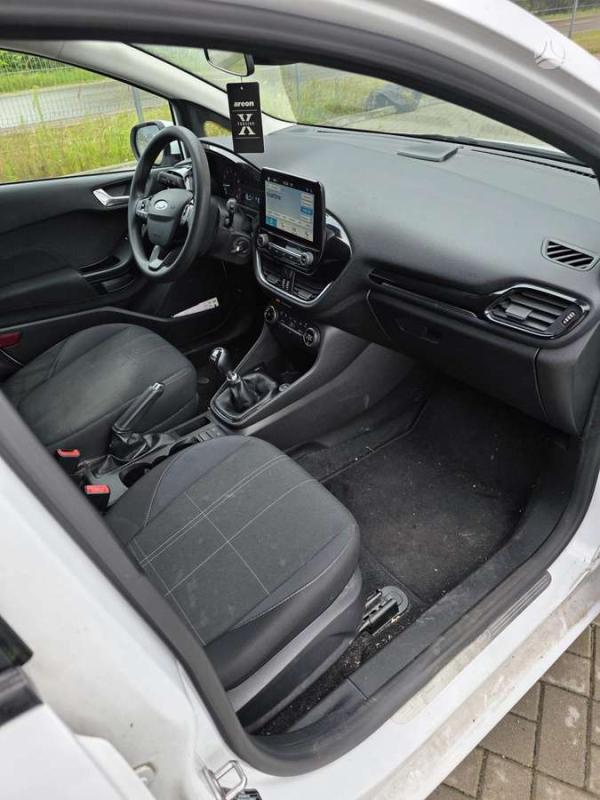 Balts Ford Fiesta 2018 Tauragė, ar dzinēja tilpumu 1.00 L un nobraukumu 118 tūkst. km par 5200 €, foto 5 vietnē AUTOMOTO.COM.LV