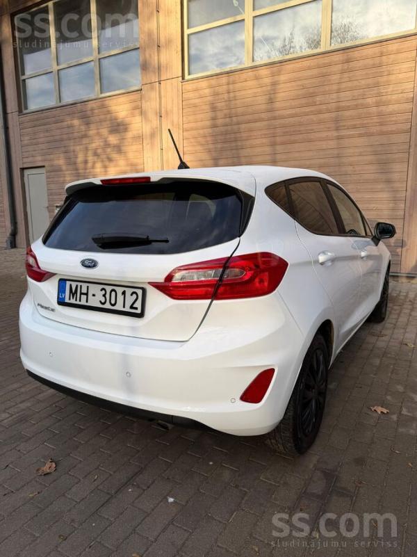 White Ford Fiesta 2019 in Jelgava, with an engine capacity of 1.50 L and mileage of 228 thousand km for 7200 €, photo 5 on AUTOMOTO.COM.LV