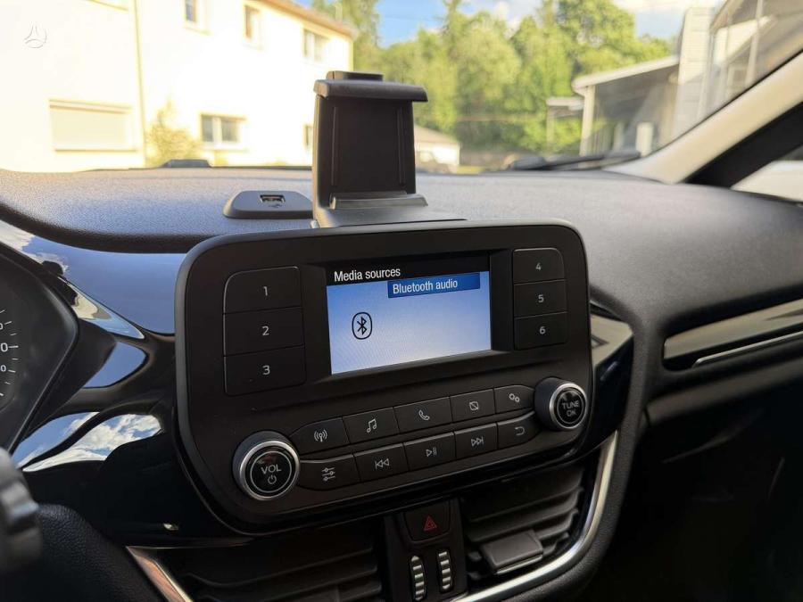 White Ford Fiesta 2019 in Vilnius, with an engine capacity of 1.50 L and mileage of 151 thousand km for 6499 €, photo 15 on AUTOMOTO.COM.LV