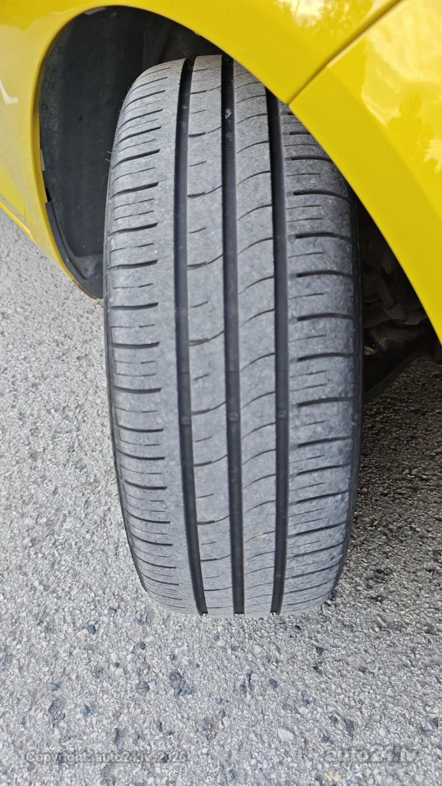 Dzeltens Ford Fiesta 2013 Tallina, ar dzinēja tilpumu 1.00 L un nobraukumu 239 tūkst. km par 3450 €, foto 12 vietnē AUTOMOTO.COM.LV