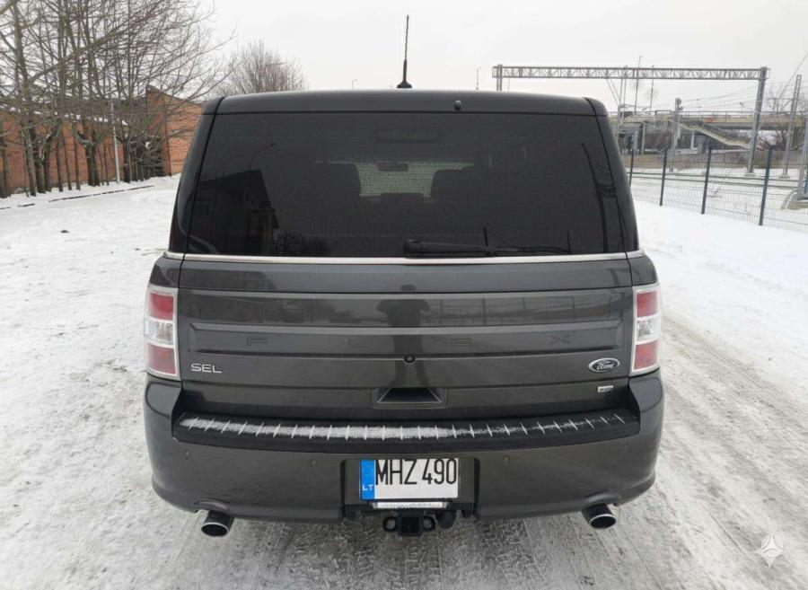 Grey Ford Flex 2015 in Siauliai, with an engine capacity of 3.50 L and mileage of 164 thousand km for 9300 €, photo 5 on AUTOMOTO.COM.LV
