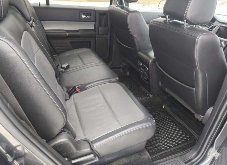 Grey Ford Flex 2015 in Siauliai, with an engine capacity of 3.50 L and mileage of 164 thousand km for 9300 €, photo 16 on AUTOMOTO.COM.LV
