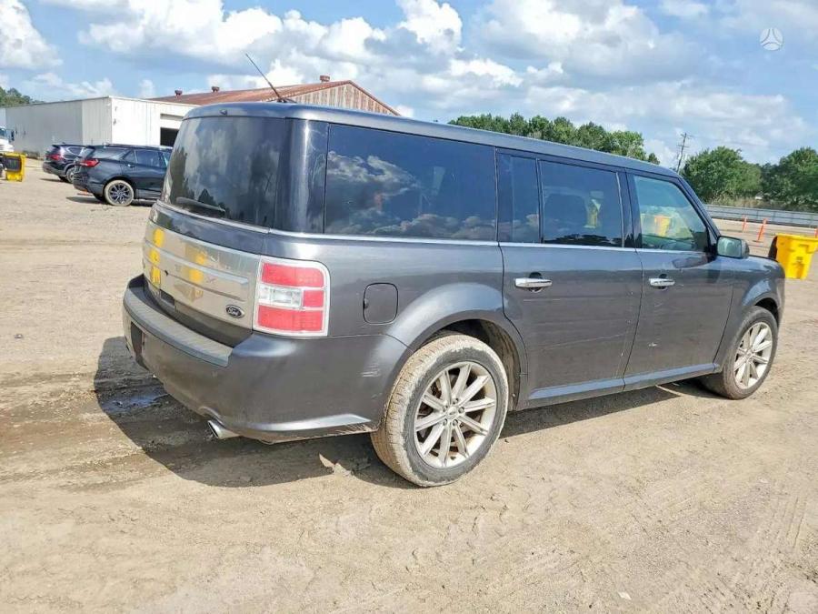 Grey Ford Flex 2018 in Siauliai, with an engine capacity of 3.50 L and mileage of 137 thousand km for 5000 €, photo 4 on AUTOMOTO.COM.LV
