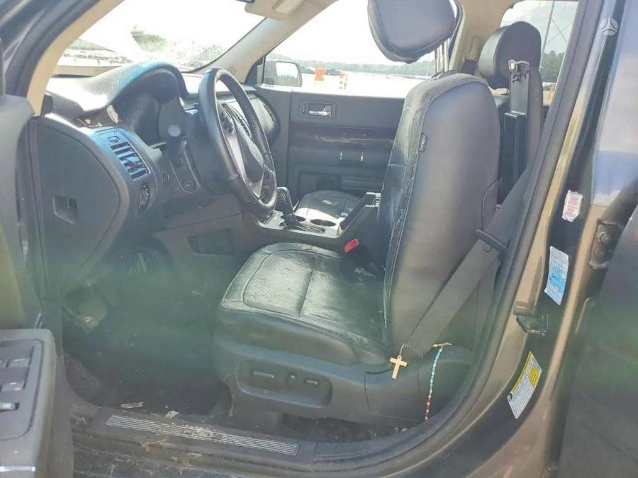 Grey Ford Flex 2018 in Siauliai, with an engine capacity of 3.50 L and mileage of 137 thousand km for 5000 €, photo 9 on AUTOMOTO.COM.LV