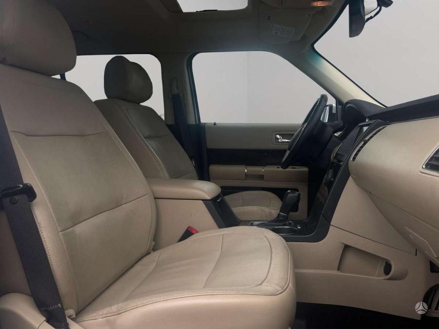 White Ford Flex 2014 in Vilnius, with an engine capacity of 3.50 L and mileage of 210 thousand km for 11499 €, photo 9 on AUTOMOTO.COM.LV