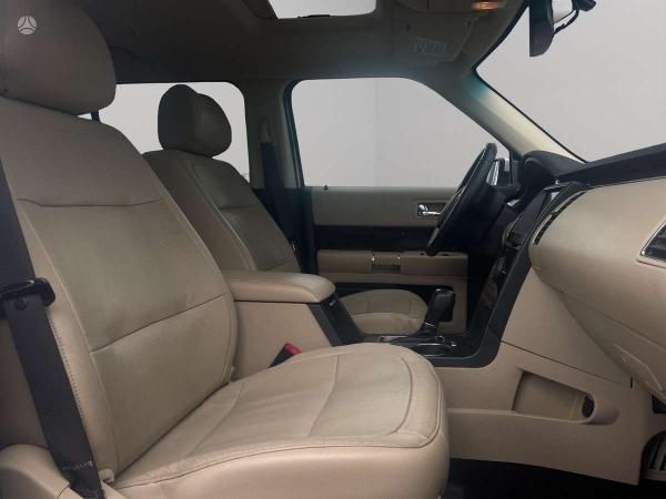 White Ford Flex 2014 in Vilnius, with an engine capacity of 3.50 L and mileage of 210 thousand km for 11499 €, photo 8 on AUTOMOTO.COM.LV