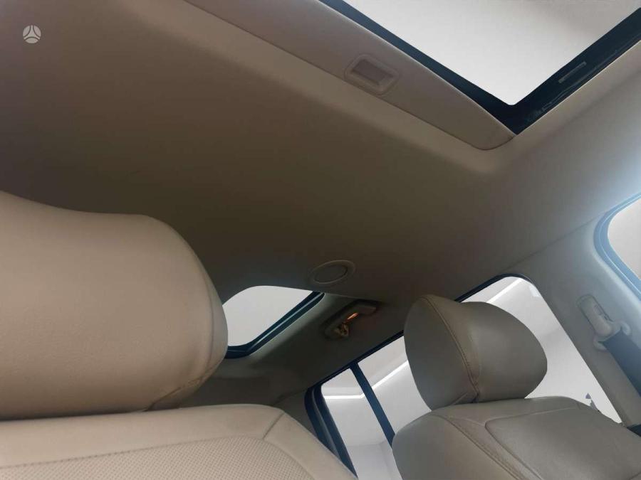White Ford Flex 2014 in Vilnius, with an engine capacity of 3.50 L and mileage of 210 thousand km for 11499 €, photo 10 on AUTOMOTO.COM.LV