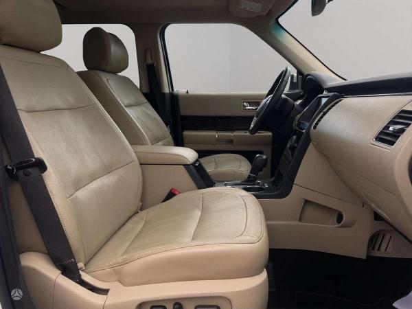 White Ford Flex 2014 in Vilnius, with an engine capacity of 3.50 L and mileage of 210 thousand km for 11499 €, photo 9 on AUTOMOTO.COM.LV