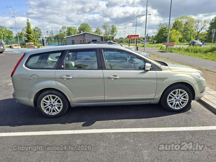 Smilšu krāsa Ford Focus 2010 Tallina, ar dzinēja tilpumu 2.00 L un nobraukumu 273 tūkst. km par 2100 €, foto 3 vietnē AUTOMOTO.COM.LV