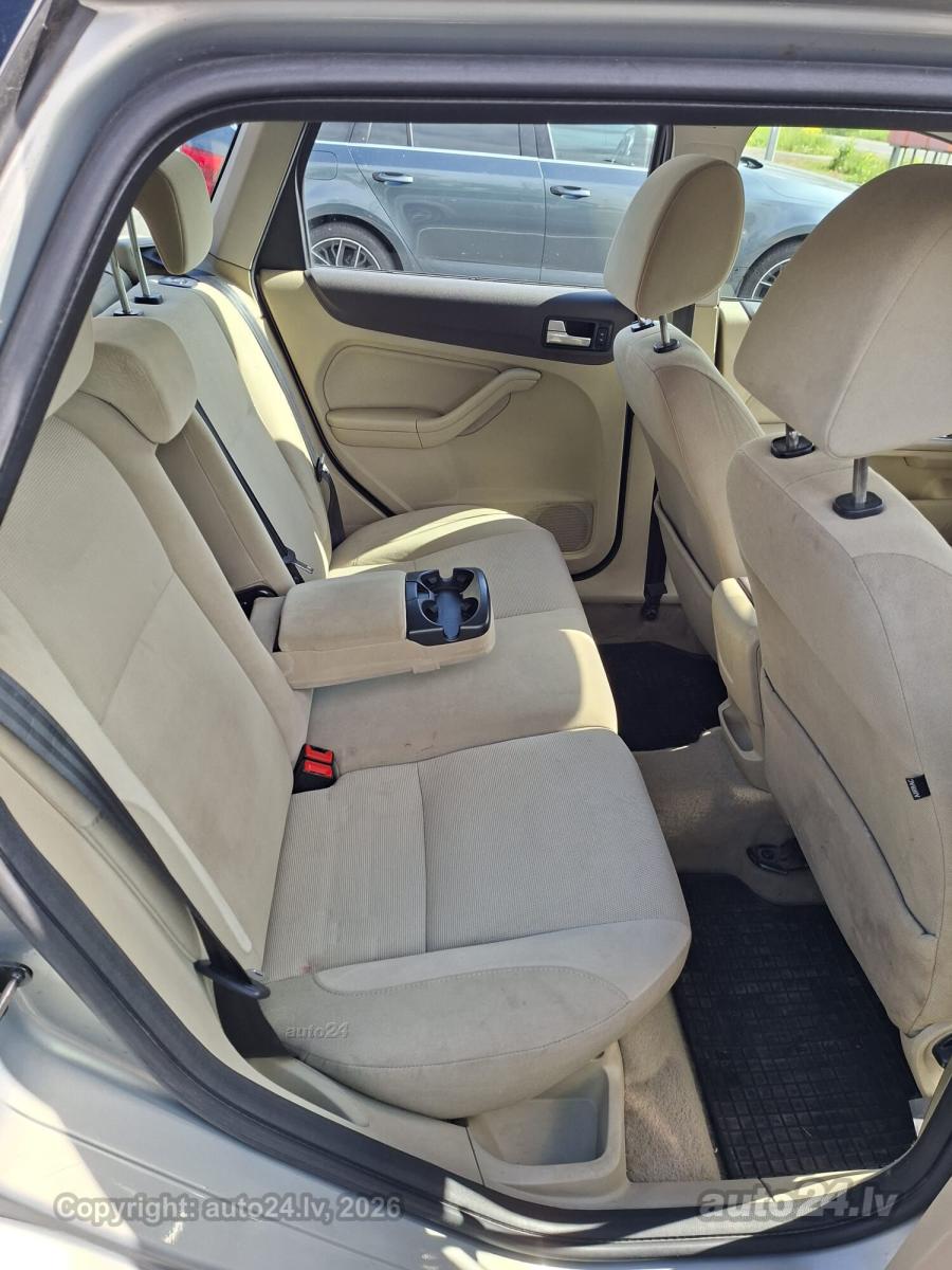Smilšu krāsa Ford Focus 2010 Tallina, ar dzinēja tilpumu 2.00 L un nobraukumu 273 tūkst. km par 2100 €, foto 12 vietnē AUTOMOTO.COM.LV