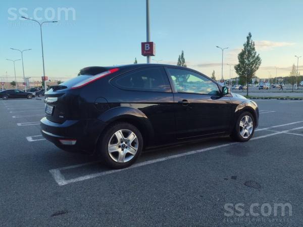 Black Ford Focus 2010 in Riga, with an engine capacity of 2.00 L and mileage of 289 thousand km for 1900 €, photo 2 on AUTOMOTO.COM.LV