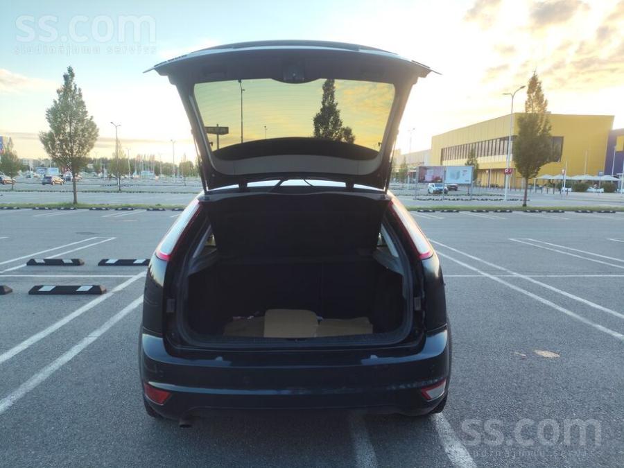 Black Ford Focus 2010 in Riga, with an engine capacity of 2.00 L and mileage of 289 thousand km for 1900 €, photo 6 on AUTOMOTO.COM.LV