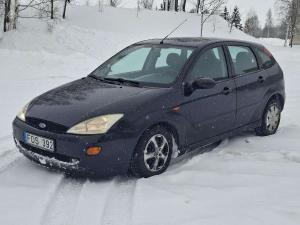 Black Ford Focus 1999 in Plunge, with an engine capacity of 1.75 L and mileage of 294 thousand km for 950 €, photo  on AUTOMOTO.COM.LV