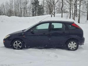 Black Ford Focus 1999 in Plunge, with an engine capacity of 1.75 L and mileage of 294 thousand km for 950 €, photo 2 on AUTOMOTO.COM.LV