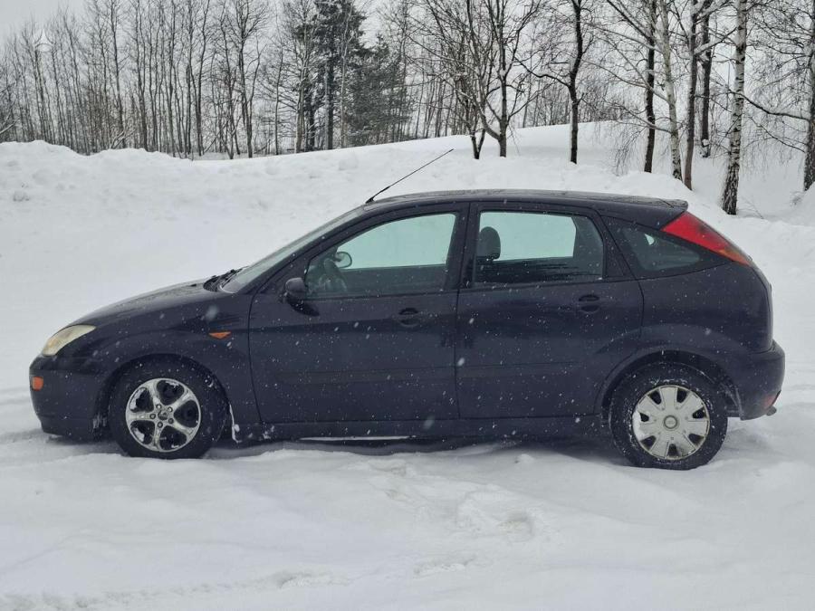 Black Ford Focus 1999 in Plunge, with an engine capacity of 1.75 L and mileage of 294 thousand km for 950 €, photo 2 on AUTOMOTO.COM.LV