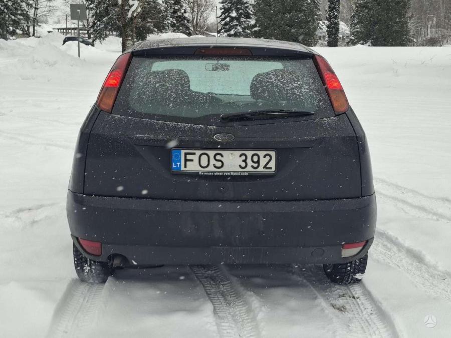 Black Ford Focus 1999 in Plunge, with an engine capacity of 1.75 L and mileage of 294 thousand km for 950 €, photo 4 on AUTOMOTO.COM.LV