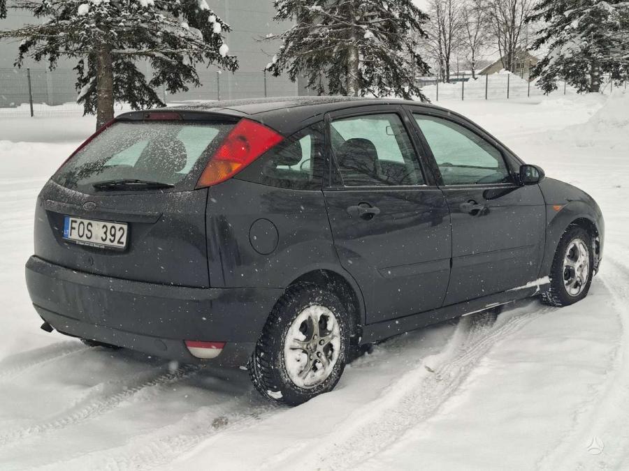 Black Ford Focus 1999 in Plunge, with an engine capacity of 1.75 L and mileage of 294 thousand km for 950 €, photo 5 on AUTOMOTO.COM.LV