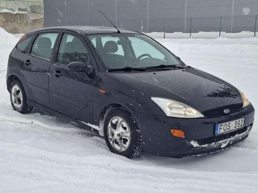 Black Ford Focus 1999 in Plunge, with an engine capacity of 1.75 L and mileage of 294 thousand km for 950 €, photo 7 on AUTOMOTO.COM.LV