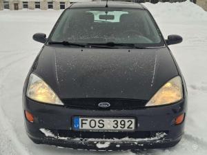 Black Ford Focus 1999 in Plunge, with an engine capacity of 1.75 L and mileage of 294 thousand km for 950 €, photo 8 on AUTOMOTO.COM.LV