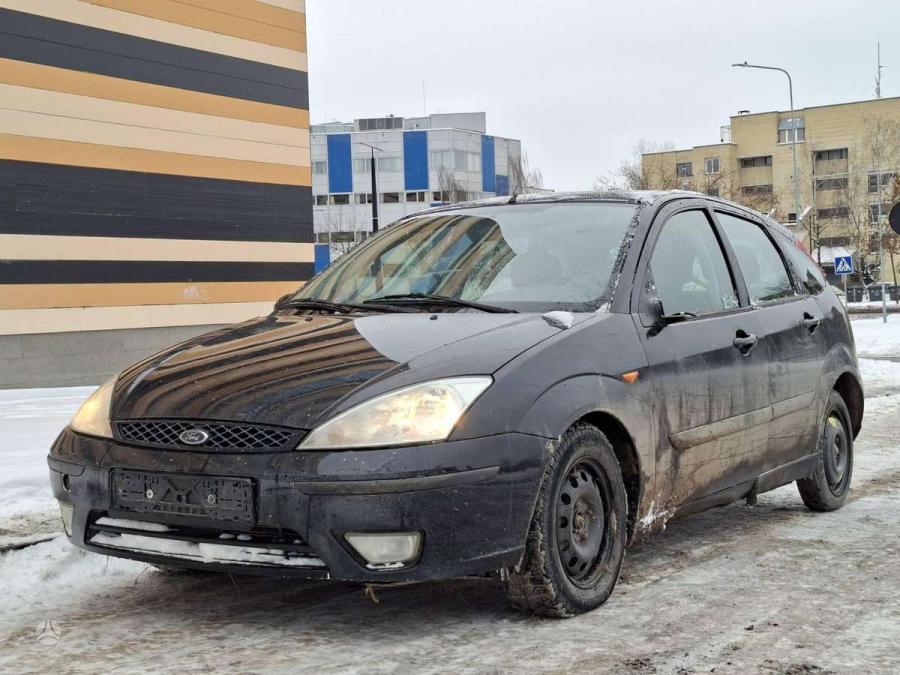 Black Ford Focus 2002 in Vilnius, with an engine capacity of 1.80 L and mileage of 215 thousand km for 300 €, photo 1 on AUTOMOTO.COM.LV