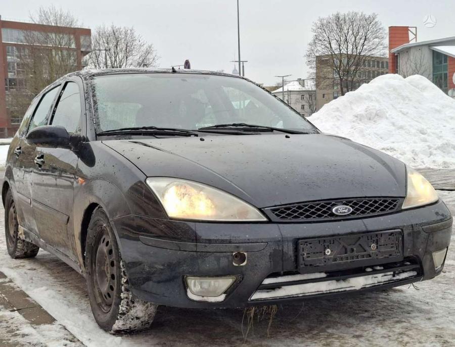 Black Ford Focus 2002 in Vilnius, with an engine capacity of 1.80 L and mileage of 215 thousand km for 300 €, photo 2 on AUTOMOTO.COM.LV